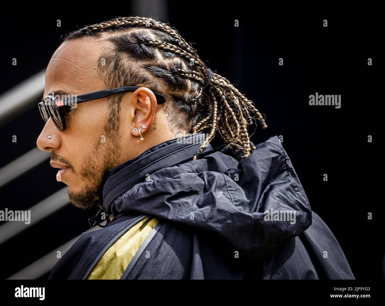 Formula 1 car side view hi-res stock photography and images - Alamy