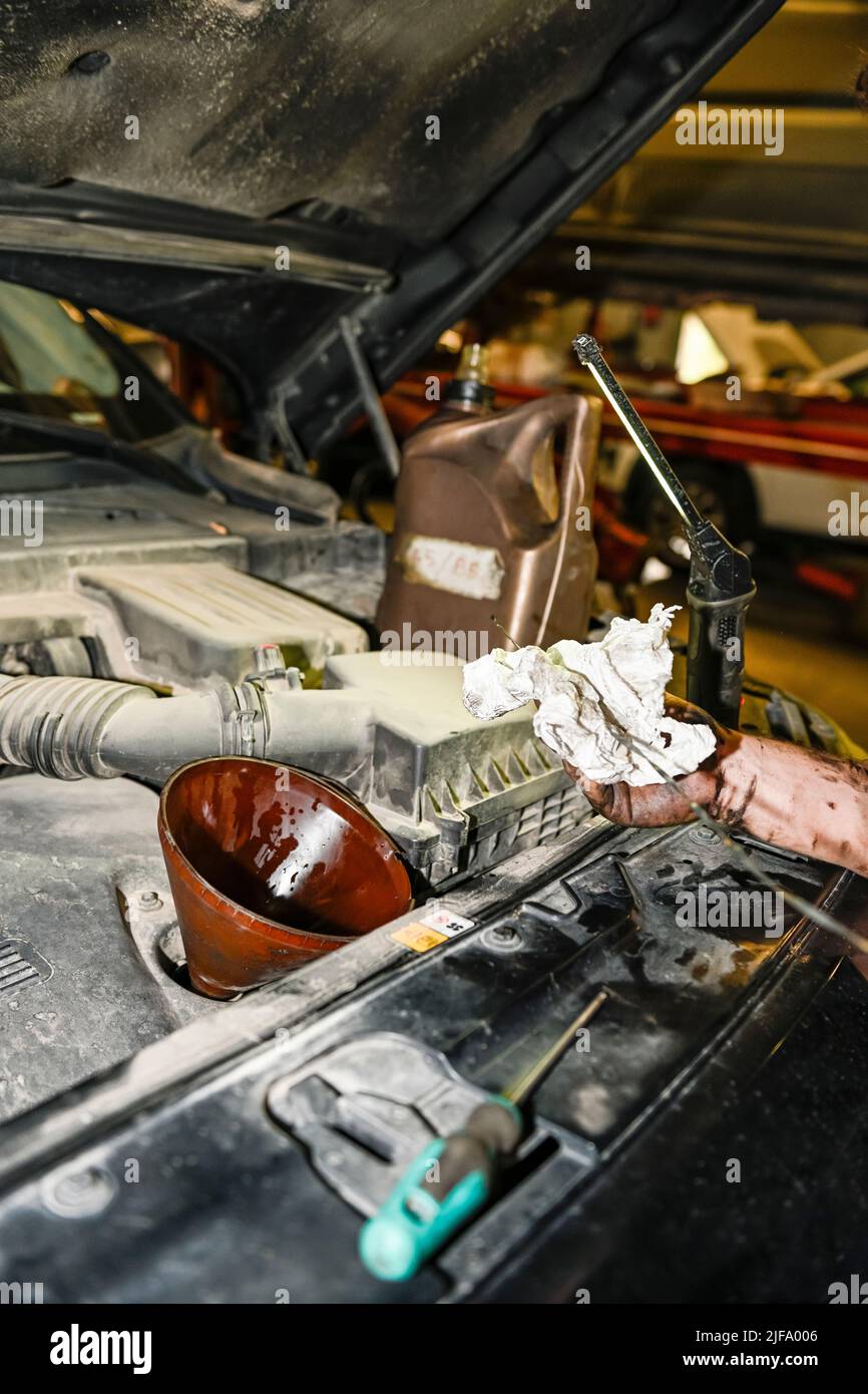 Oil change of a car engine Stock Photo - Alamy