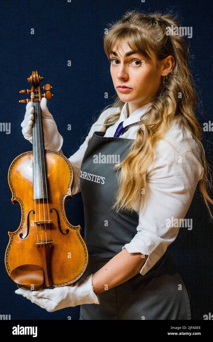 Violin models hi-res stock photography and images - Alamy