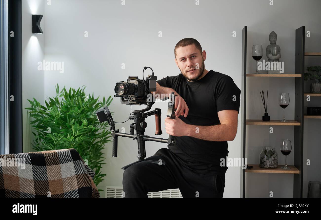 Gimbal mounted hi-res stock photography and images - Alamy
