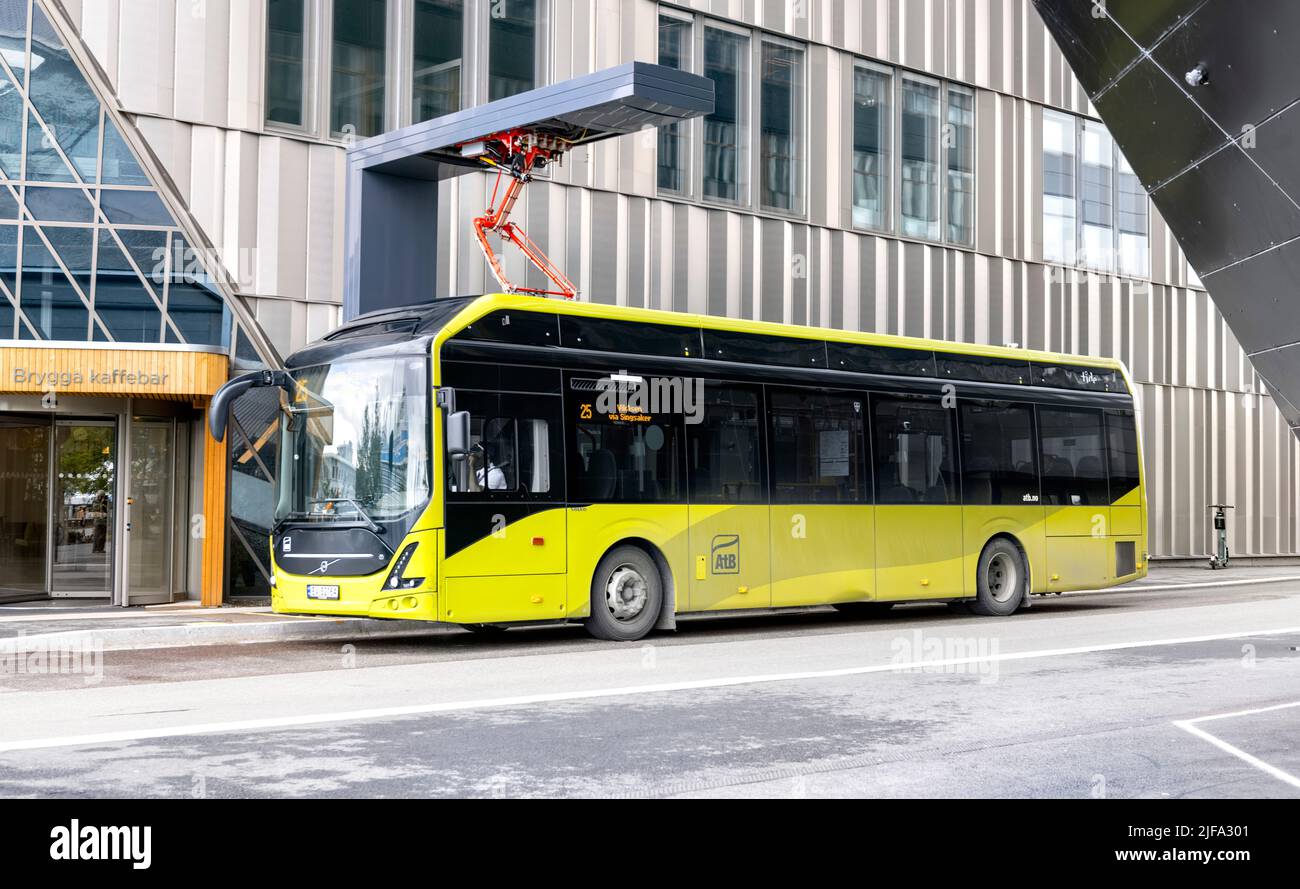 Recharging electric bus hi-res stock photography and images - Alamy