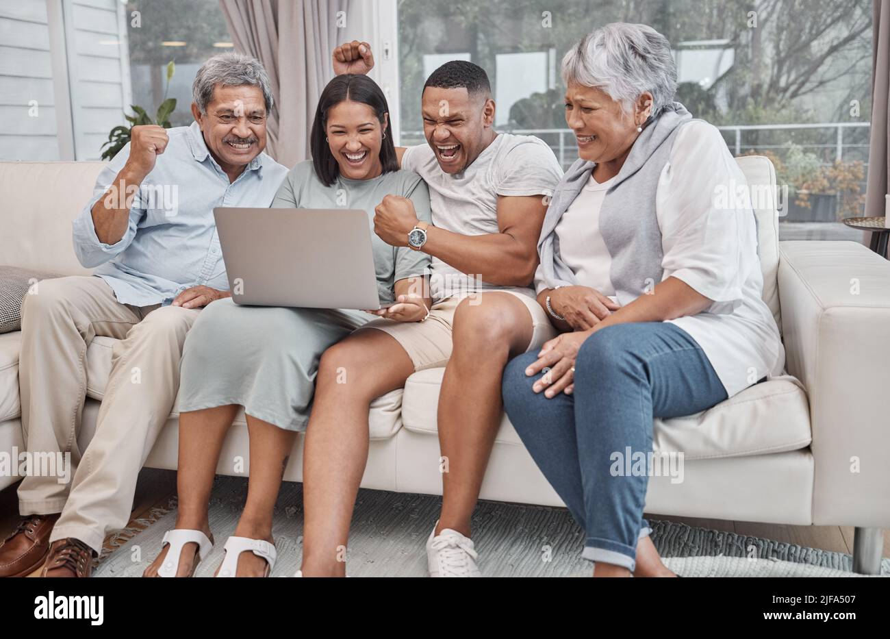 Mixed race team hi-res stock photography and images - Alamy