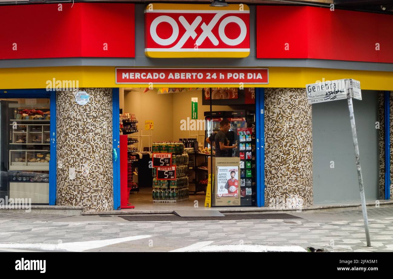 Oxxo mexican convenience store hi-res stock photography and images - Alamy Oxxo mexican convenience store hi-res stock photography and images - Alamy