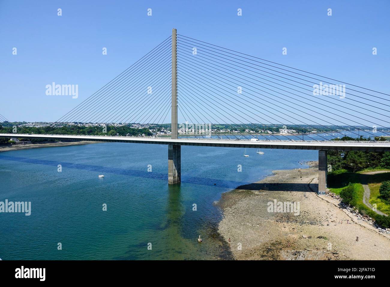 View from the Pont Albert-Louppe to the Pont de l'Iroise N165 bridge ...