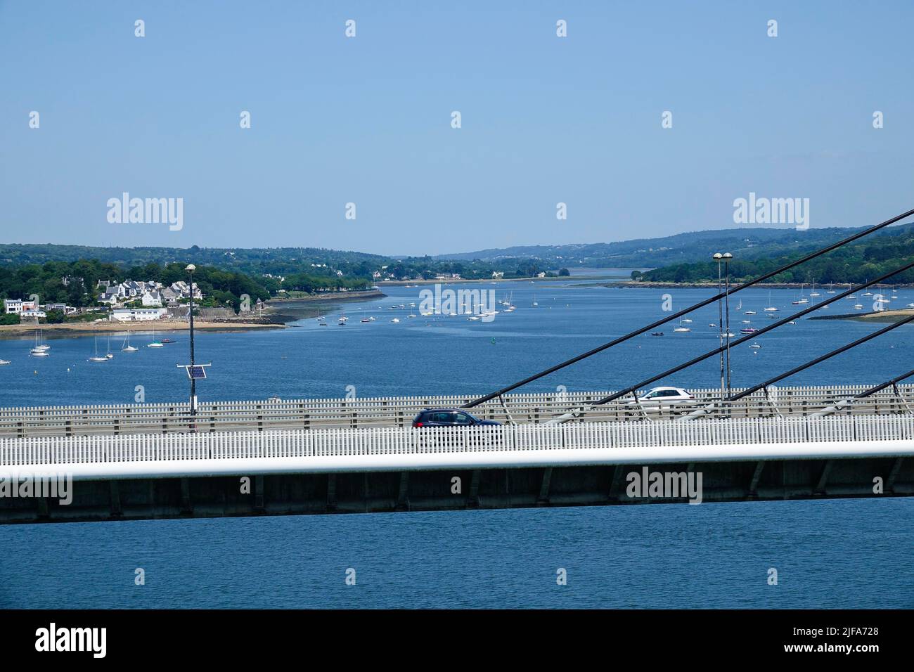 View from the Pont Albert-Louppe to the Pont de l'Iroise N165 bridge ...