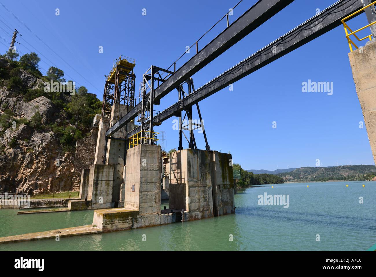 Unfinished bridge hi-res stock photography and images - Alamy