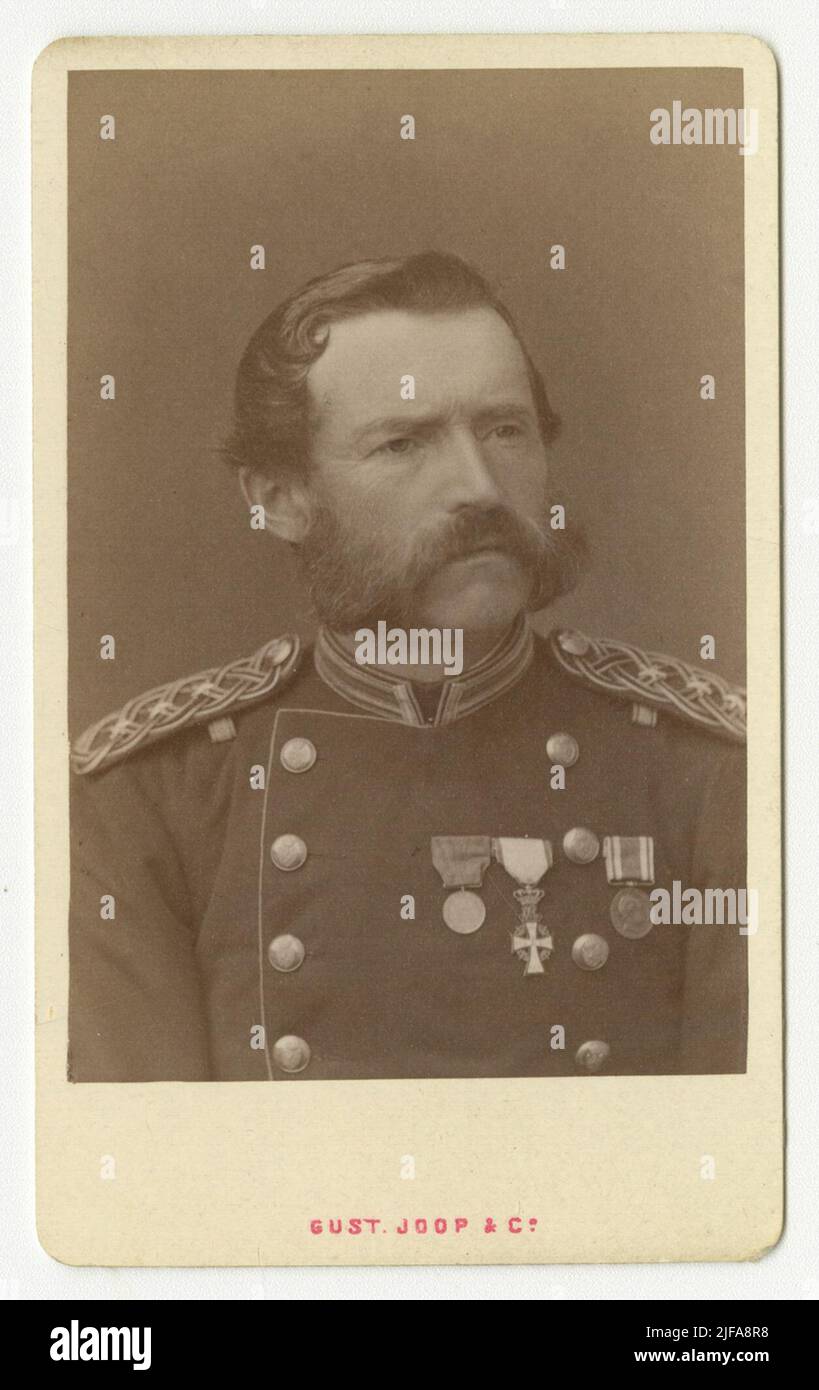 Portrait of Carl Otto Övergaard, captain of Skaraborg's regiment in 9 ...