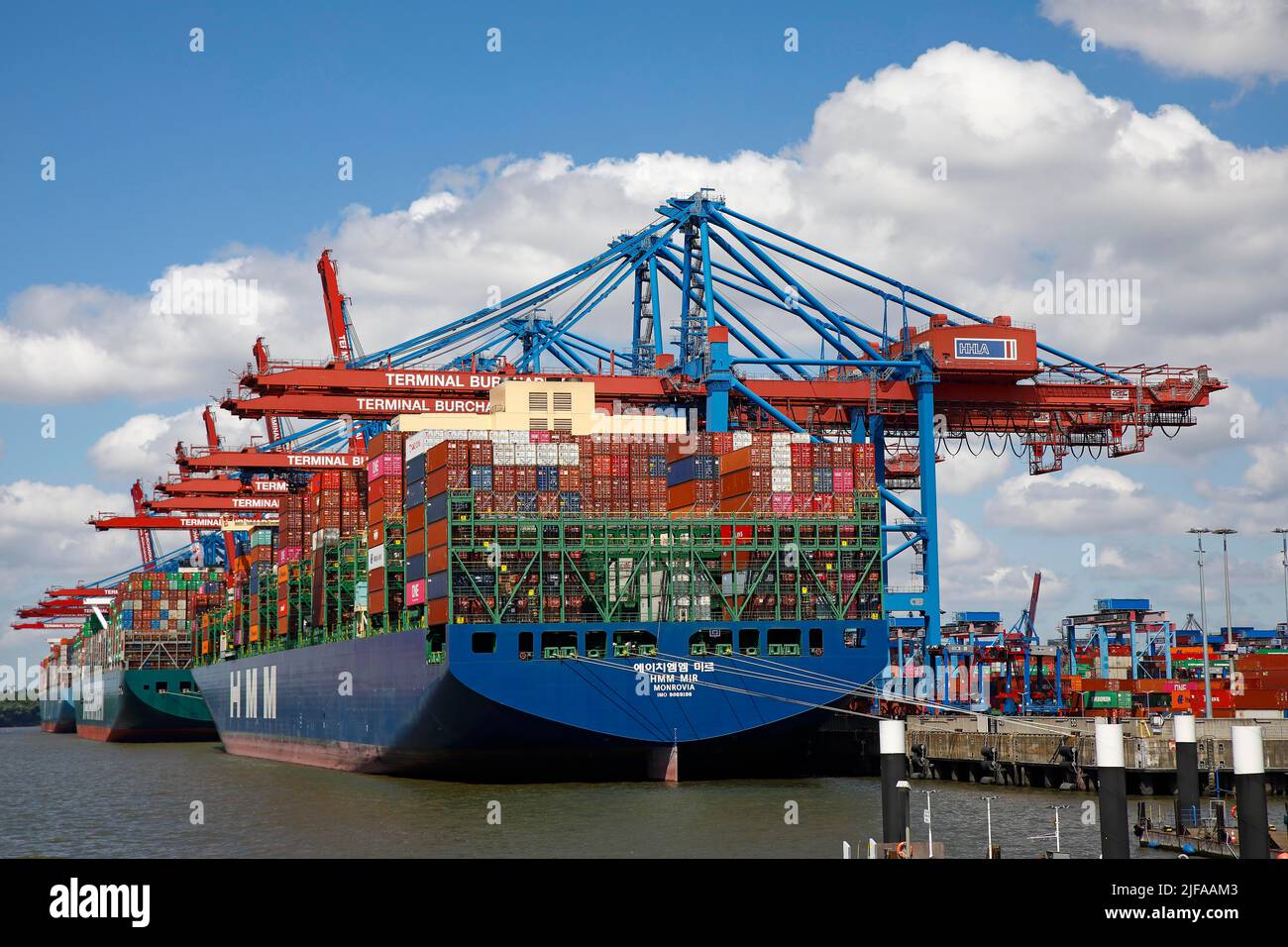 Container ships at the Burchardkai container terminal in the Port of ...