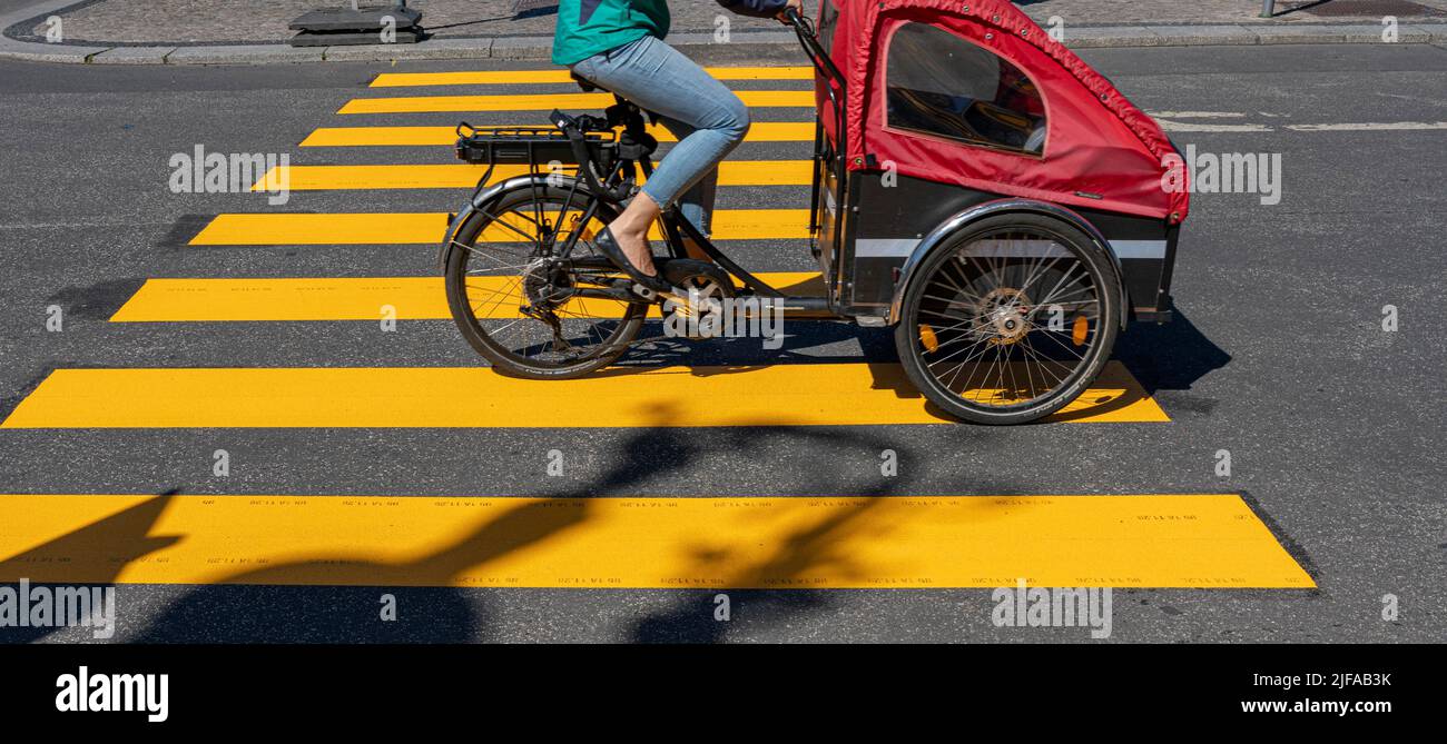 Freight bike at a pedestrian crossing, Berlin, Germany Stock Photo - Alamy