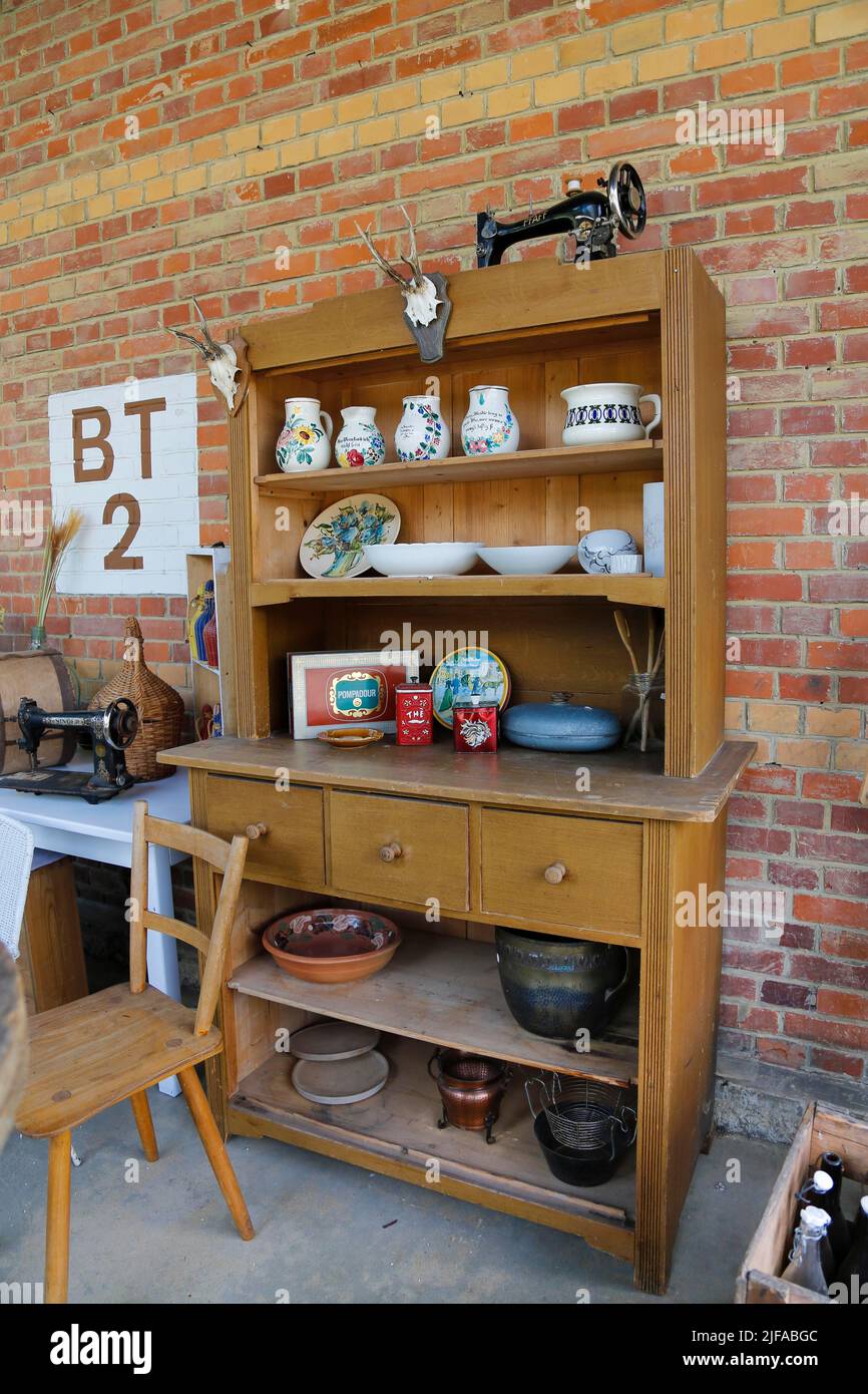 Antiques, junk dealers, second-hand, old kitchen buffet, crockery, jugs ...