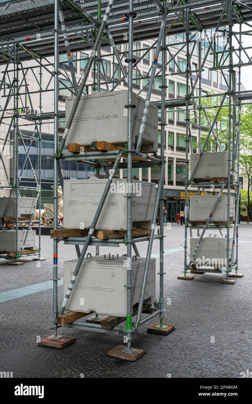 Stabilising concrete blocks for scaffolding, Charlottenburg, Berlin ...