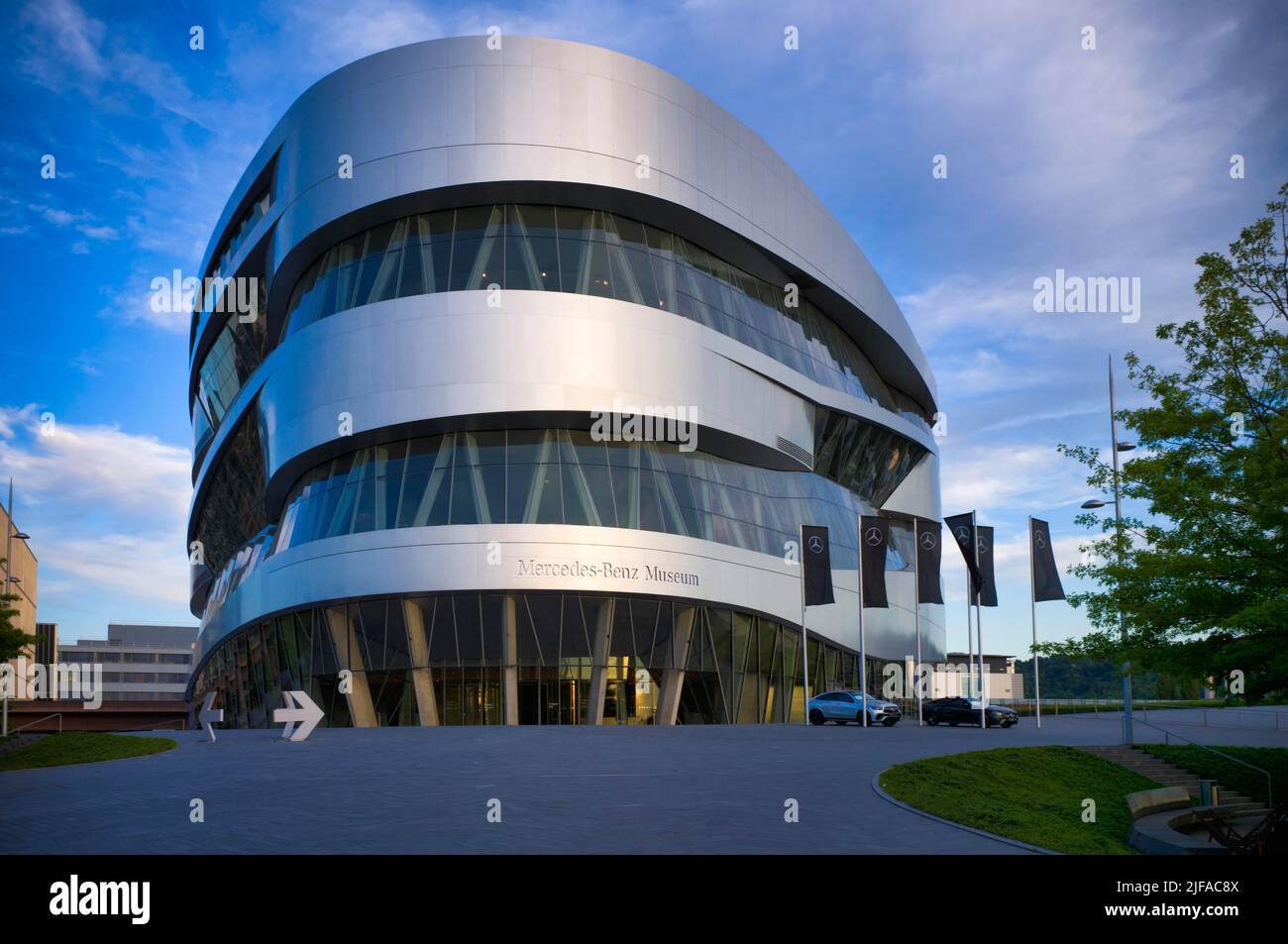 Stuttgart museum mercedes benz hi-res stock photography and images - Alamy