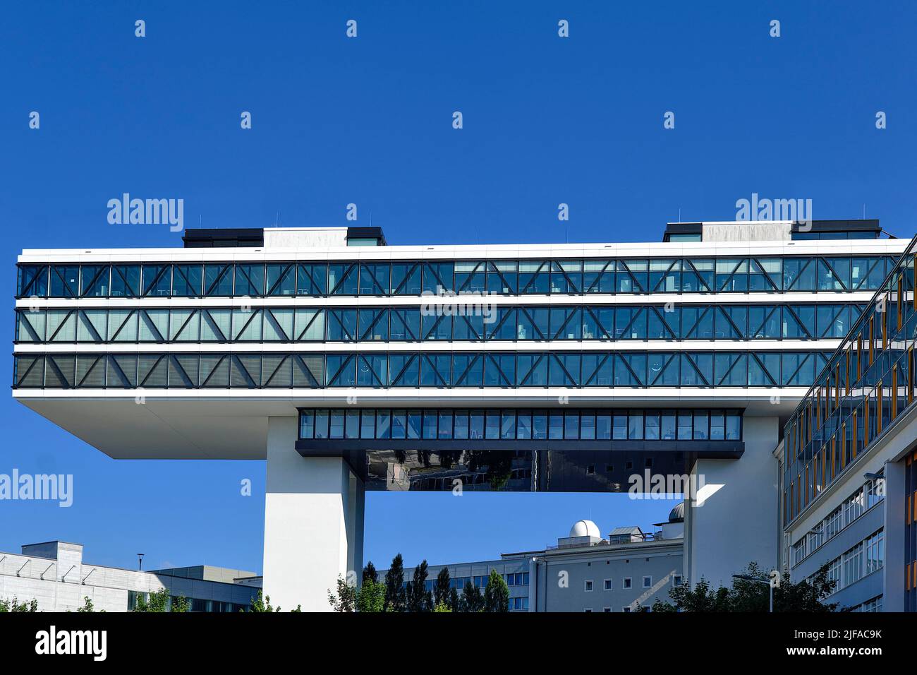 Media Bridge Munich, high-rise building, architect Otto Steidle, Munich ...