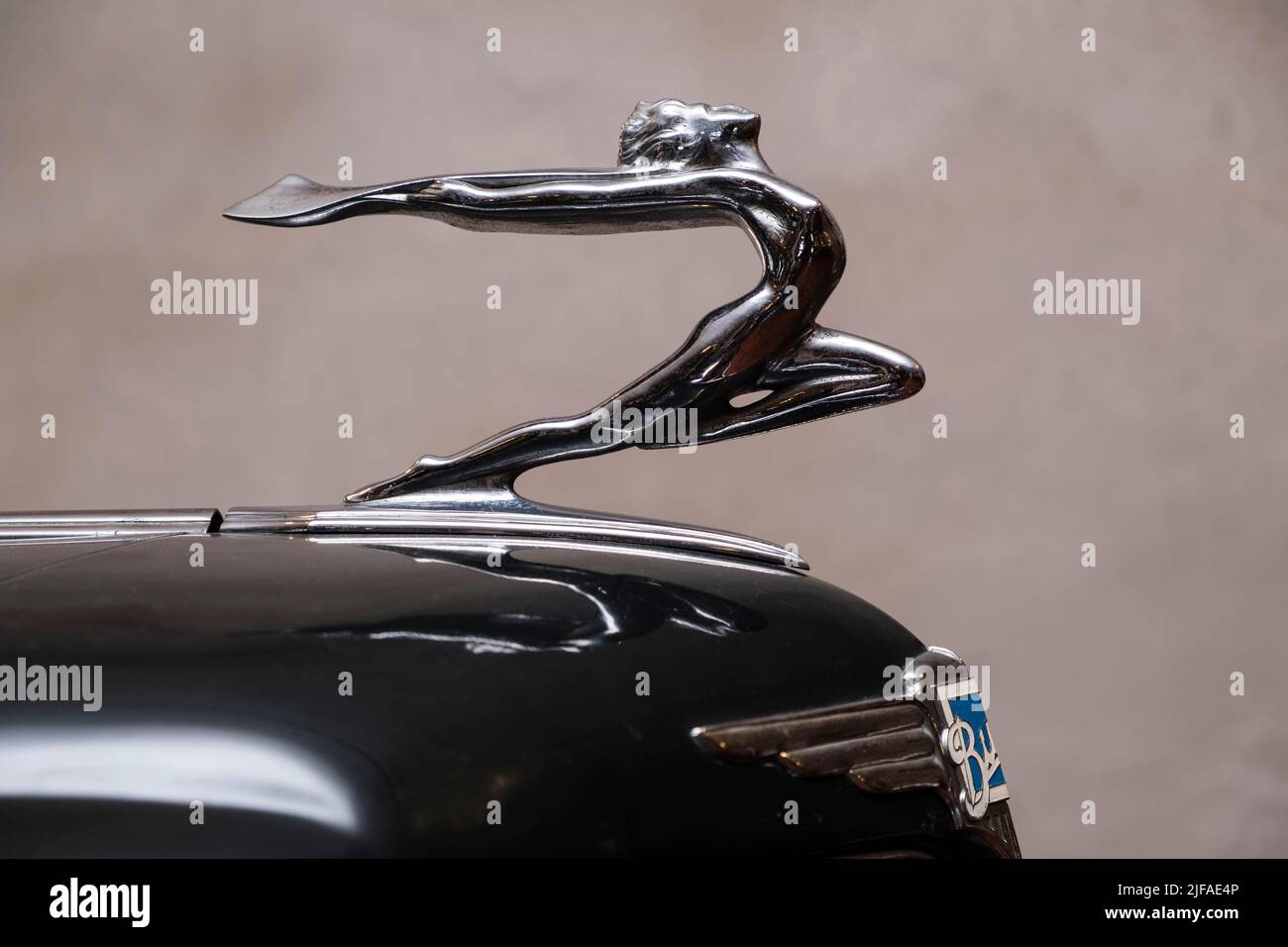 Radiator mascot on a 1934 Buick. Vaermland, Sweden Stock Photo - Alamy
