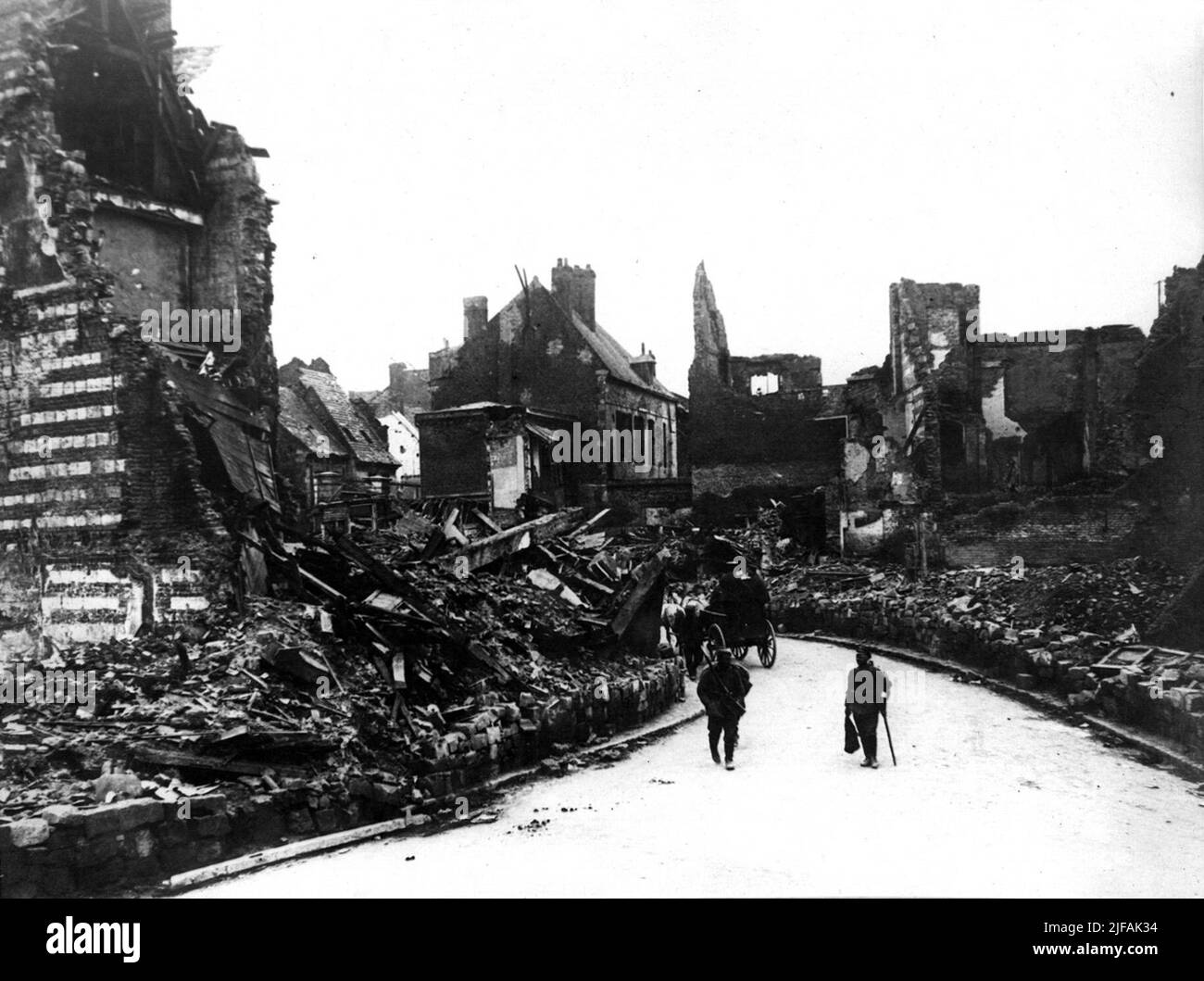 First World War: The completely destroyed city of Péronne, where ...