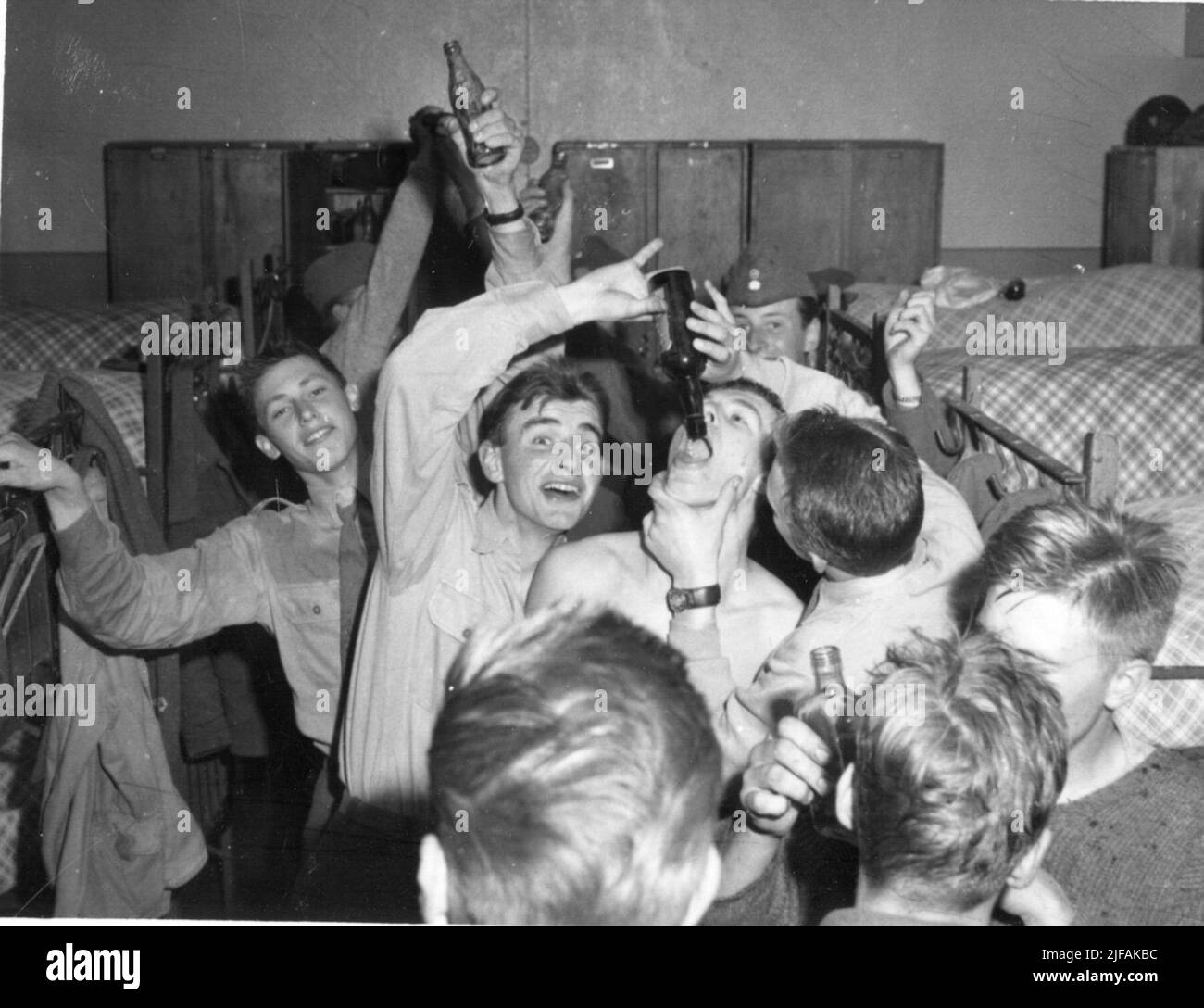 Party atmosphere in the lodge. Conscripts at Norrland's Dragon Regiment ...