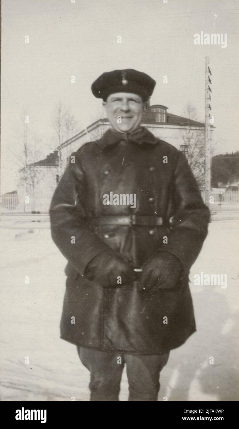 Portrait picture of Gösta Bratt Captain at Halland's regiment in 16 ...