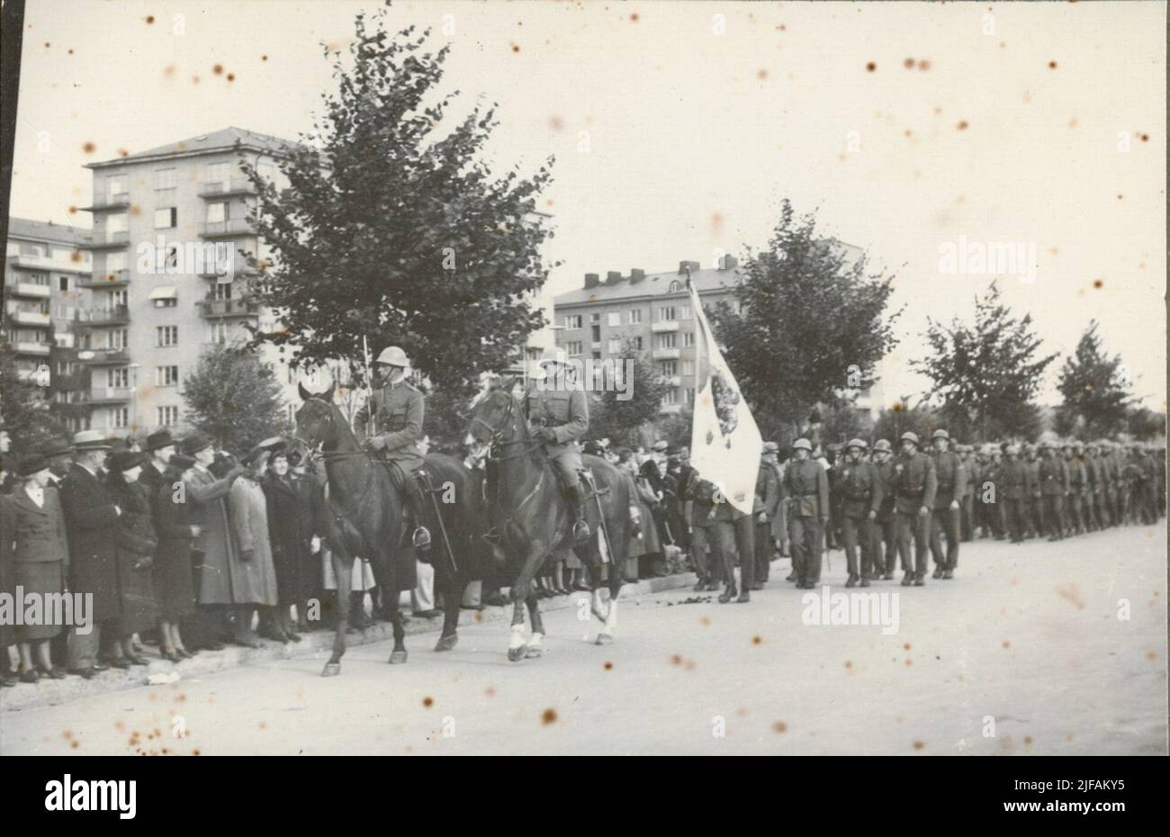 Soldiers and officers from Göta Livgarde in 2 parades in front of ...