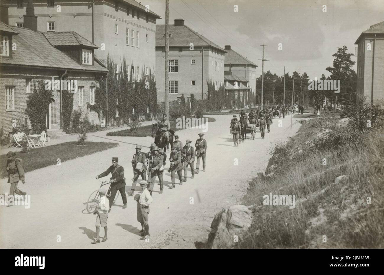Soldiers from Södermanland's regiment march through Kaserngården. Two ...