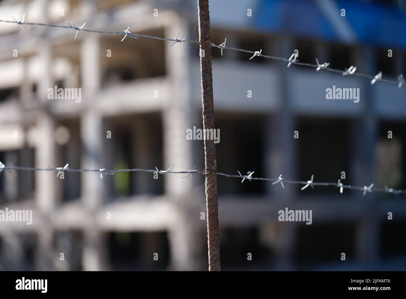 Mexican building with barbed wire hi-res stock photography and images ...