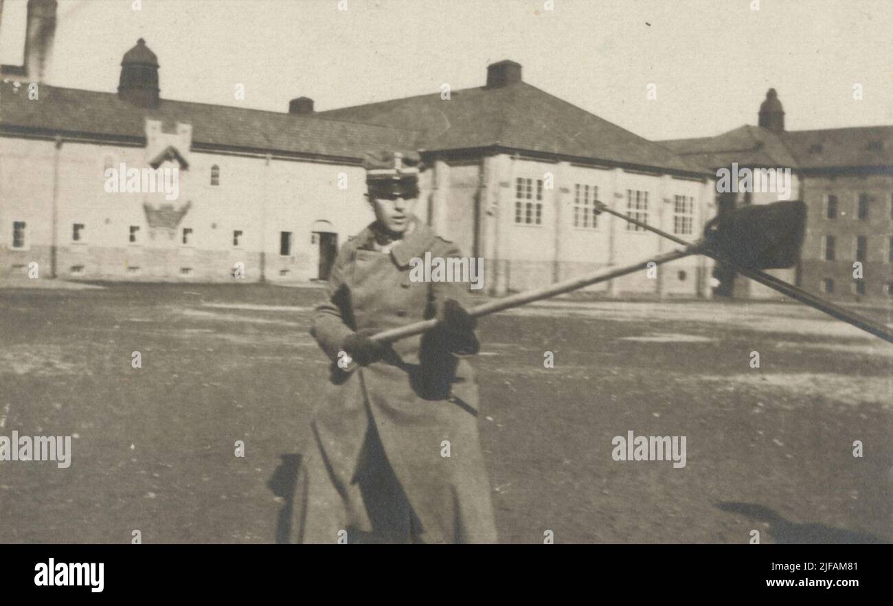 A soldier is fencing with a shovel. In the background Södermanland's ...