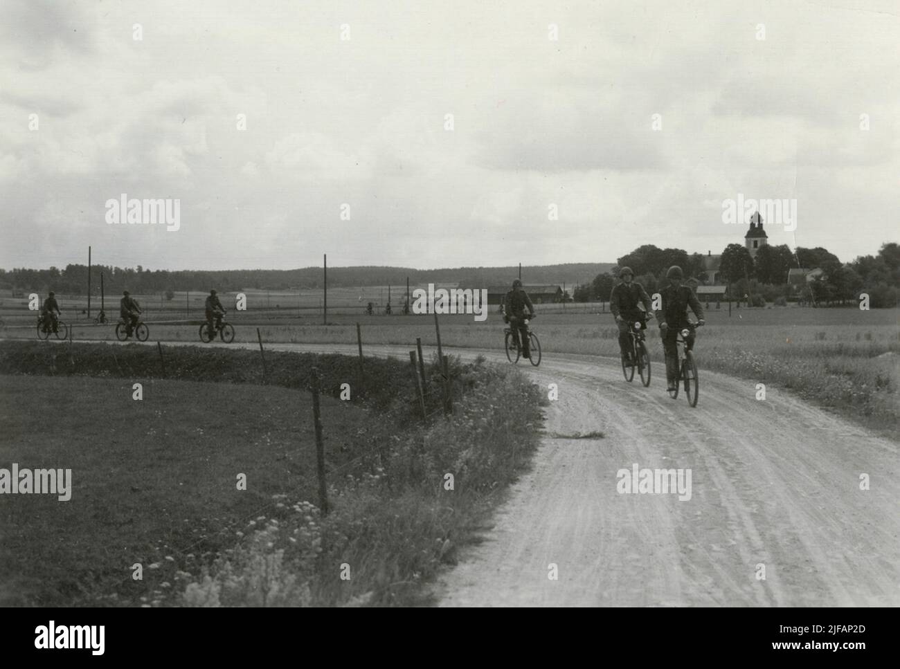 Soldiers from Södermanland's regiment in 10 on bicycle march Stock ...