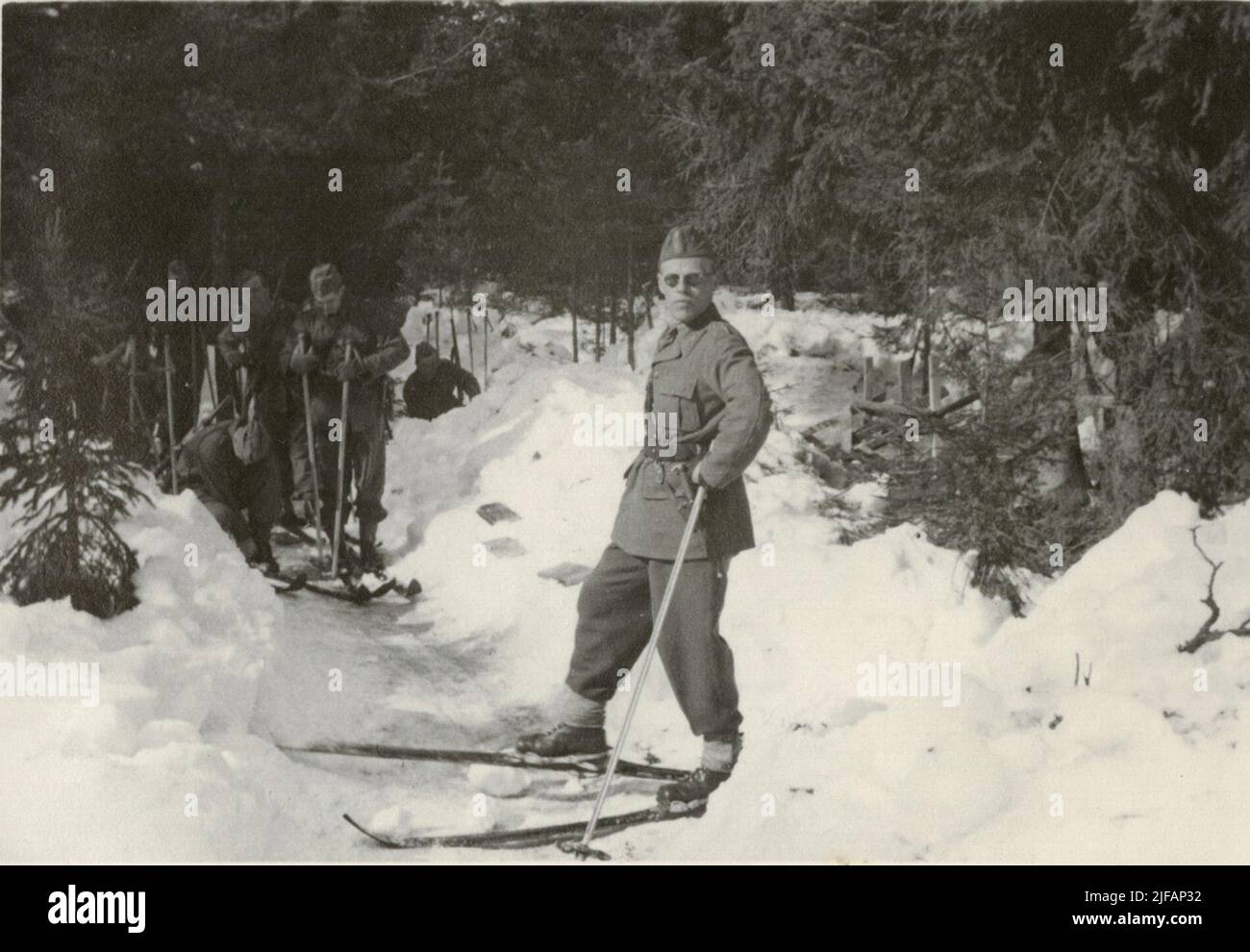 Soldiers from Södermanland Regiment in 10 on skis Stock Photo - Alamy
