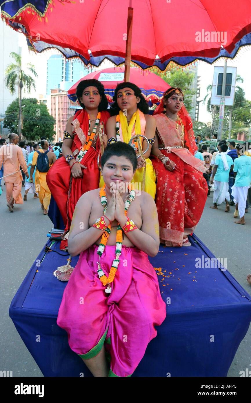 Dhaka, Bangladesh. 01st July, 2022. Bangladeshi Hindu community celebrate Rath Yatra ( Roth ...