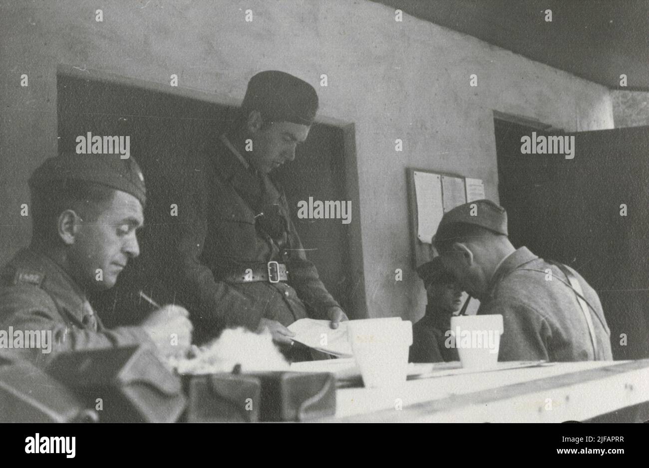 Soldiers in office work Stock Photo - Alamy