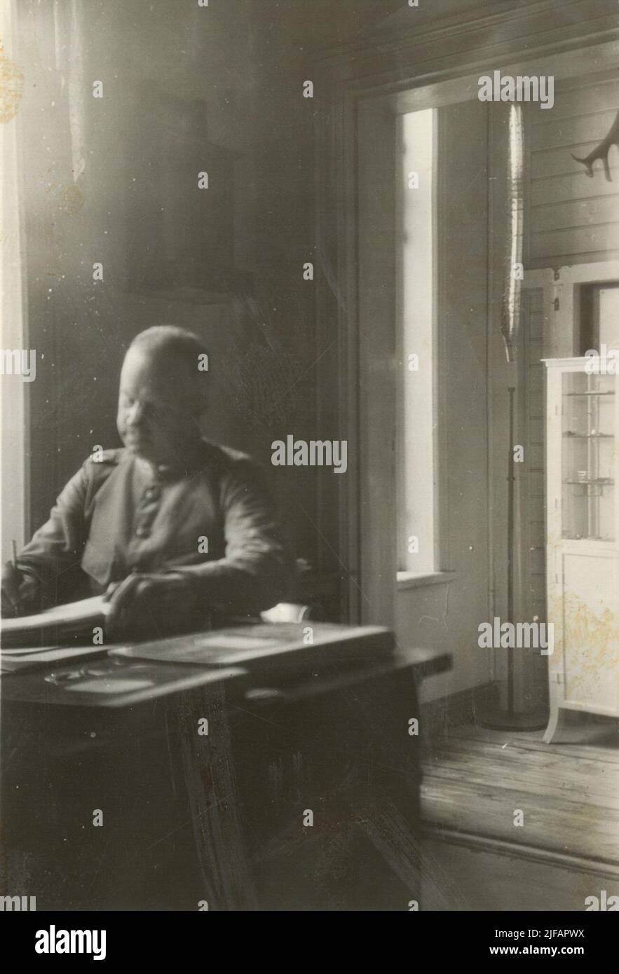 A soldier behind desk Stock Photo - Alamy