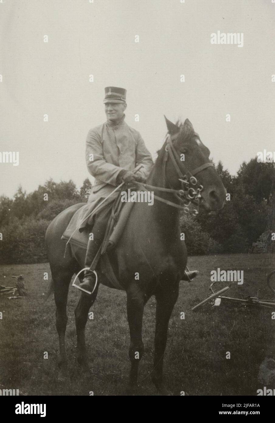 Mounted army officers hi-res stock photography and images - Alamy