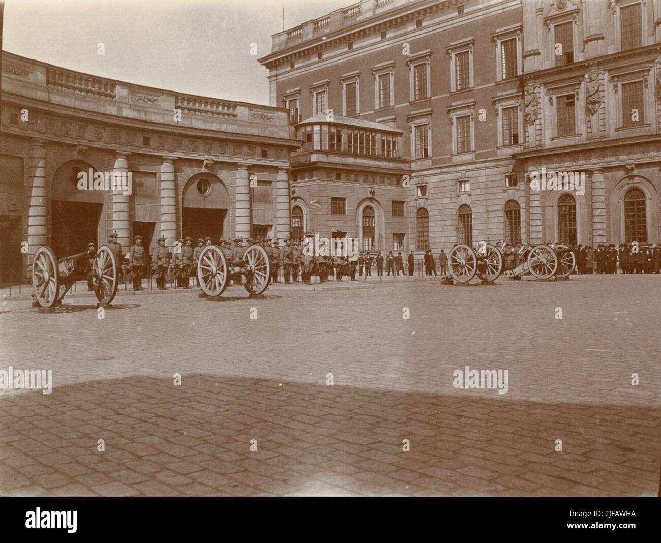 High guard at the Royal Palace in Stockholm Stock Photo - Alamy