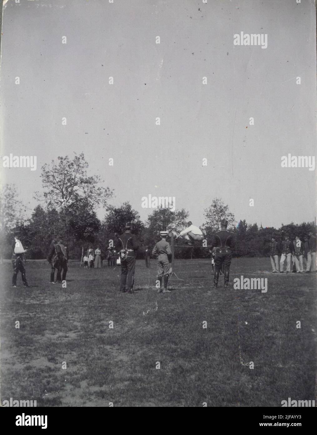 Ränneslätt K 4 Cav. Aspirant School 1900. High jump on exercise field ...