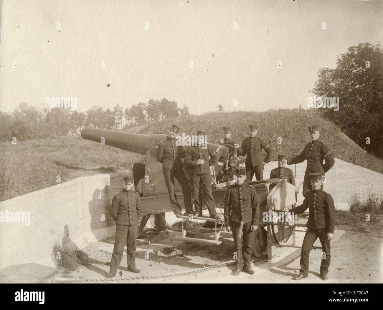 Soldiers and cannon hi-res stock photography and images - Alamy