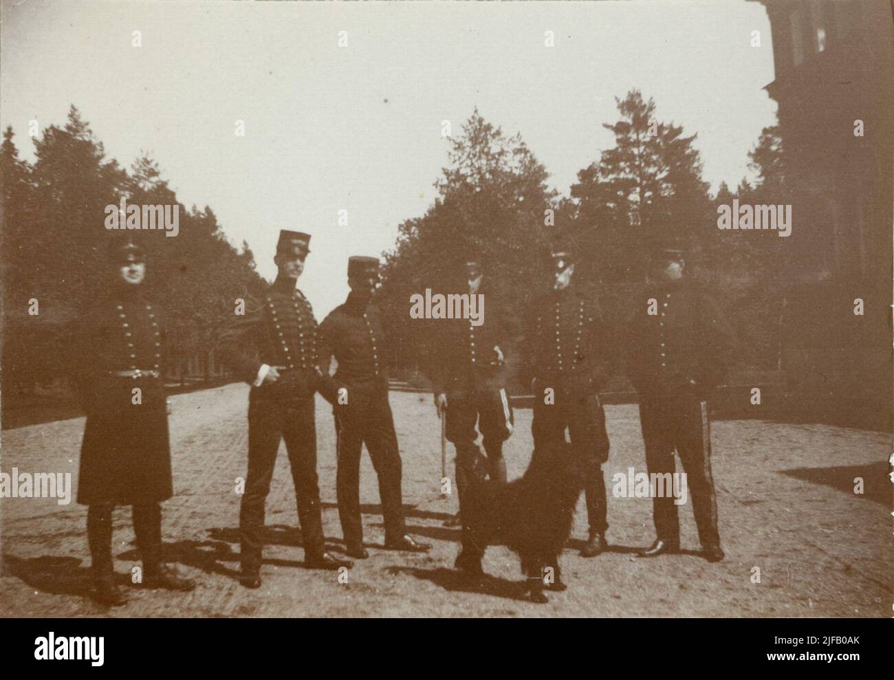 Group of soldiers in front of hi-res stock photography and images - Alamy