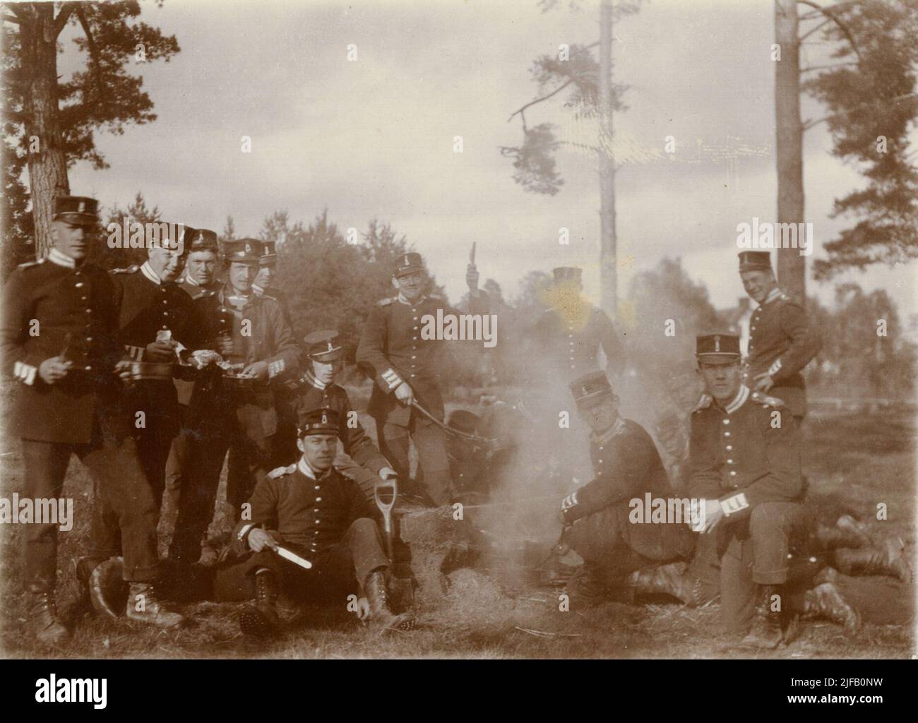 Army cooking utensils hi-res stock photography and images - Alamy