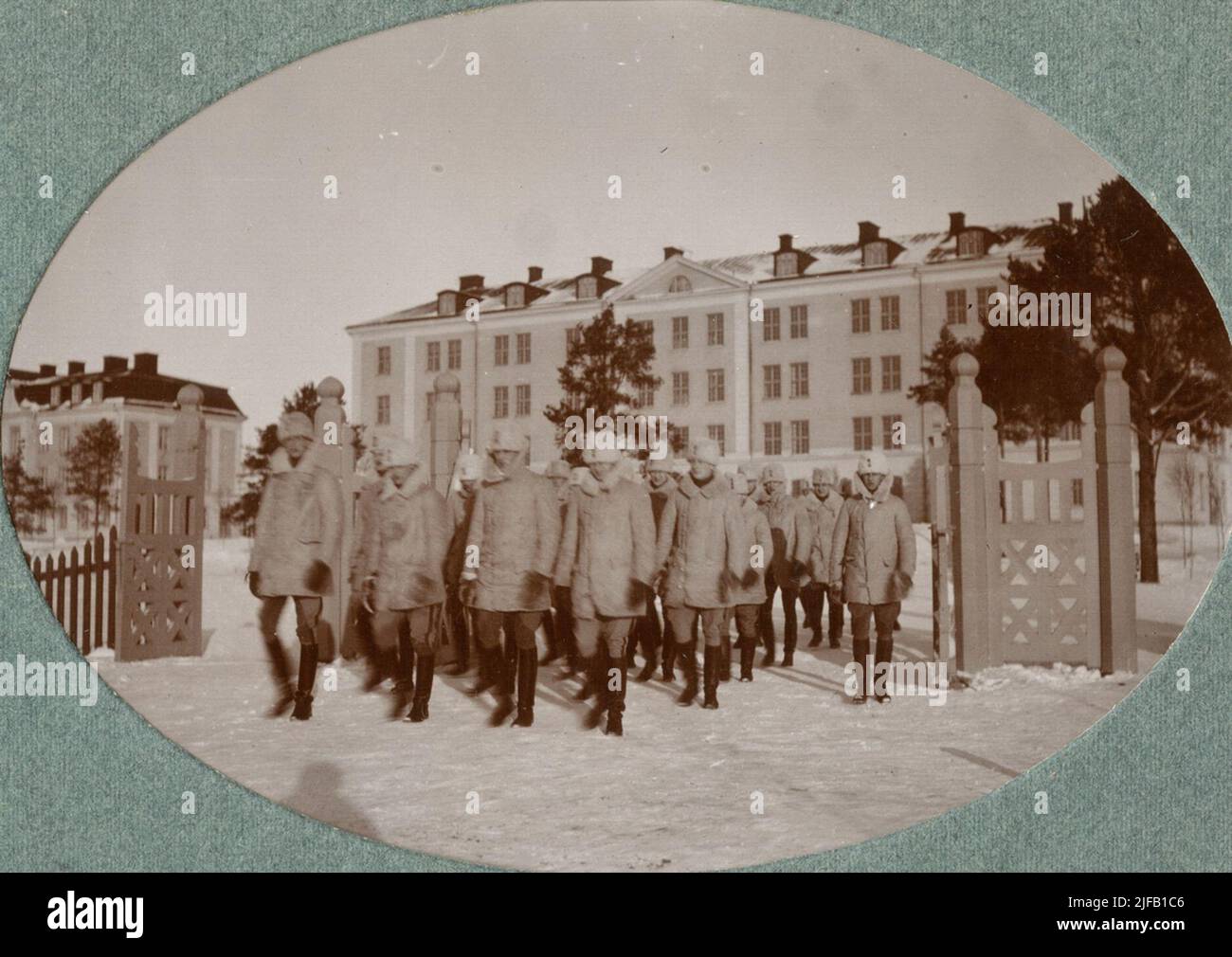 Group picture with soldiers from the Crown Prince's house regiment K 7 ...