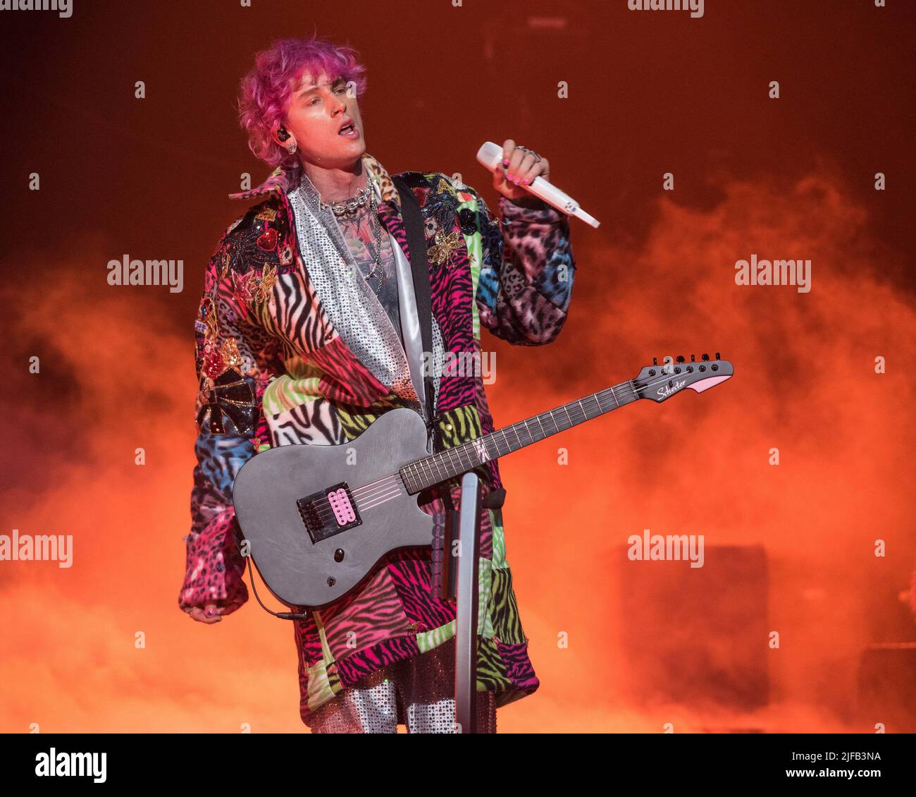 Machine Gun Kelly, Colson Baker on stage, Machine Gun Kelly: Mainstream ...