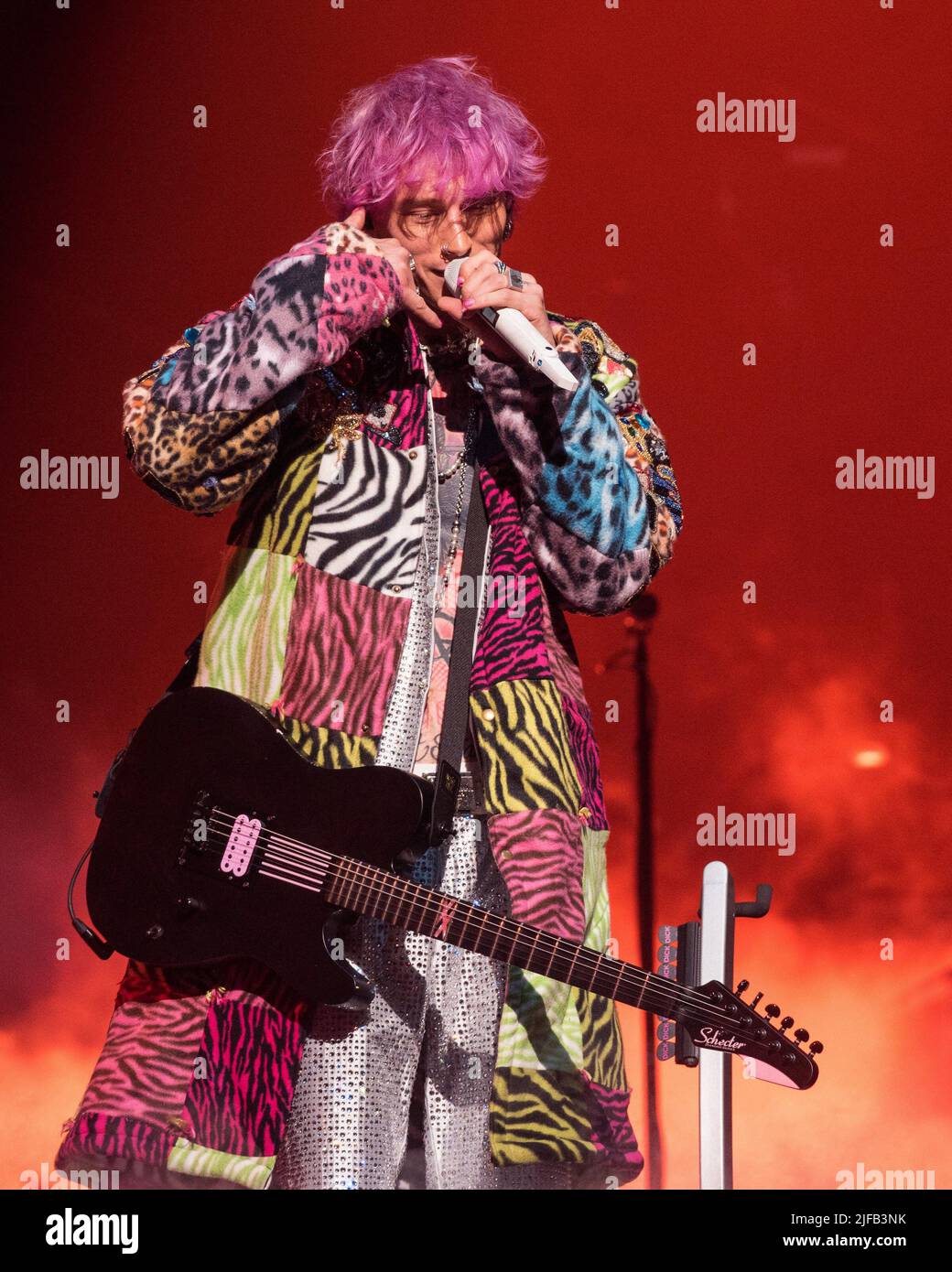 Machine Gun Kelly, Colson Baker on stage, Machine Gun Kelly: Mainstream ...