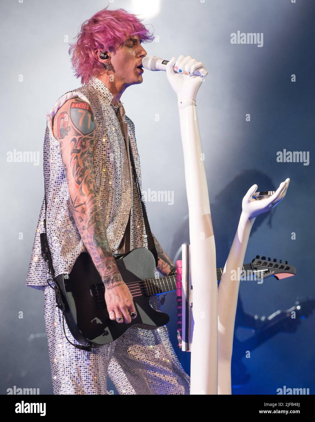 Machine Gun Kelly, Colson Baker on stage, Machine Gun Kelly: Mainstream ...