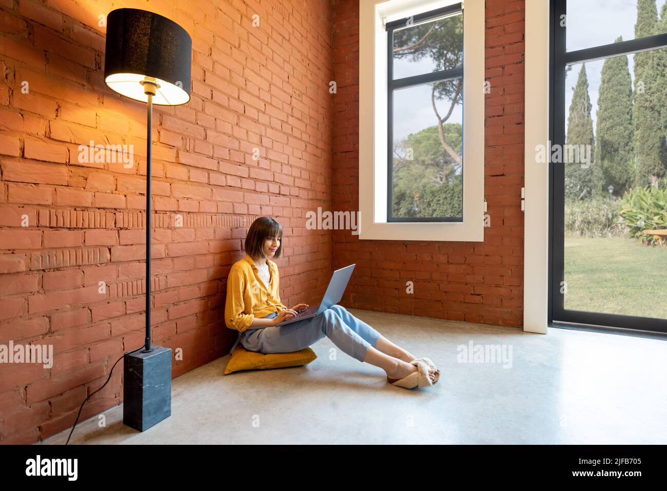 Person working from home alone hi-res stock photography and images - Alamy