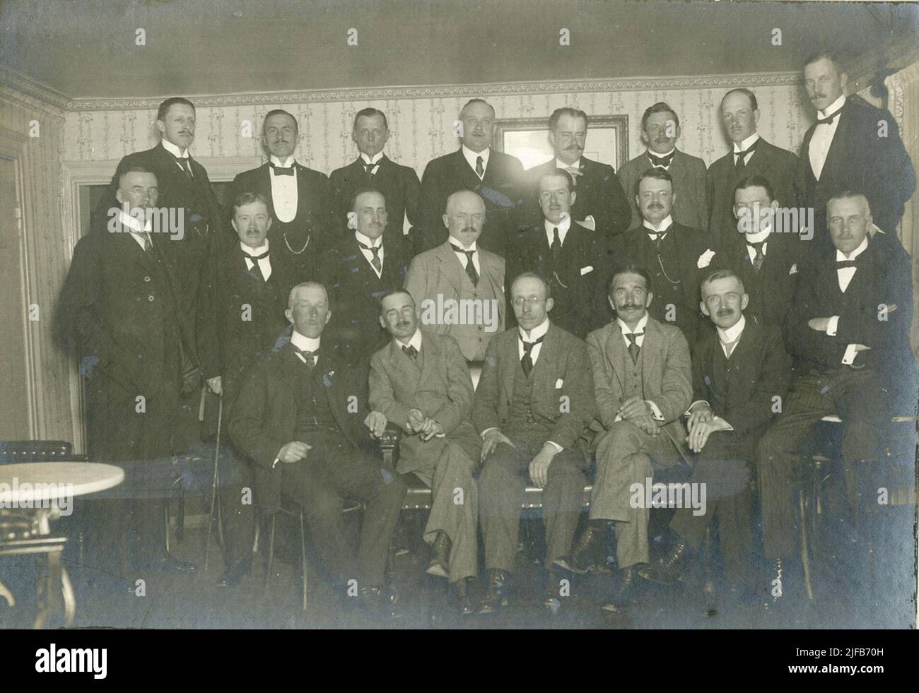 Group portrait of civilian -clad men Stock Photo - Alamy