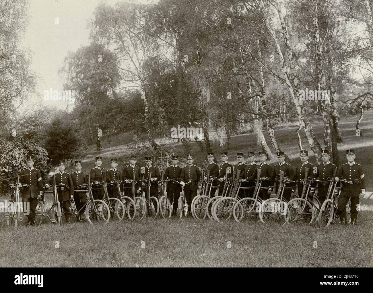 Group portrait of soldiers with bicycles Stock Photo - Alamy