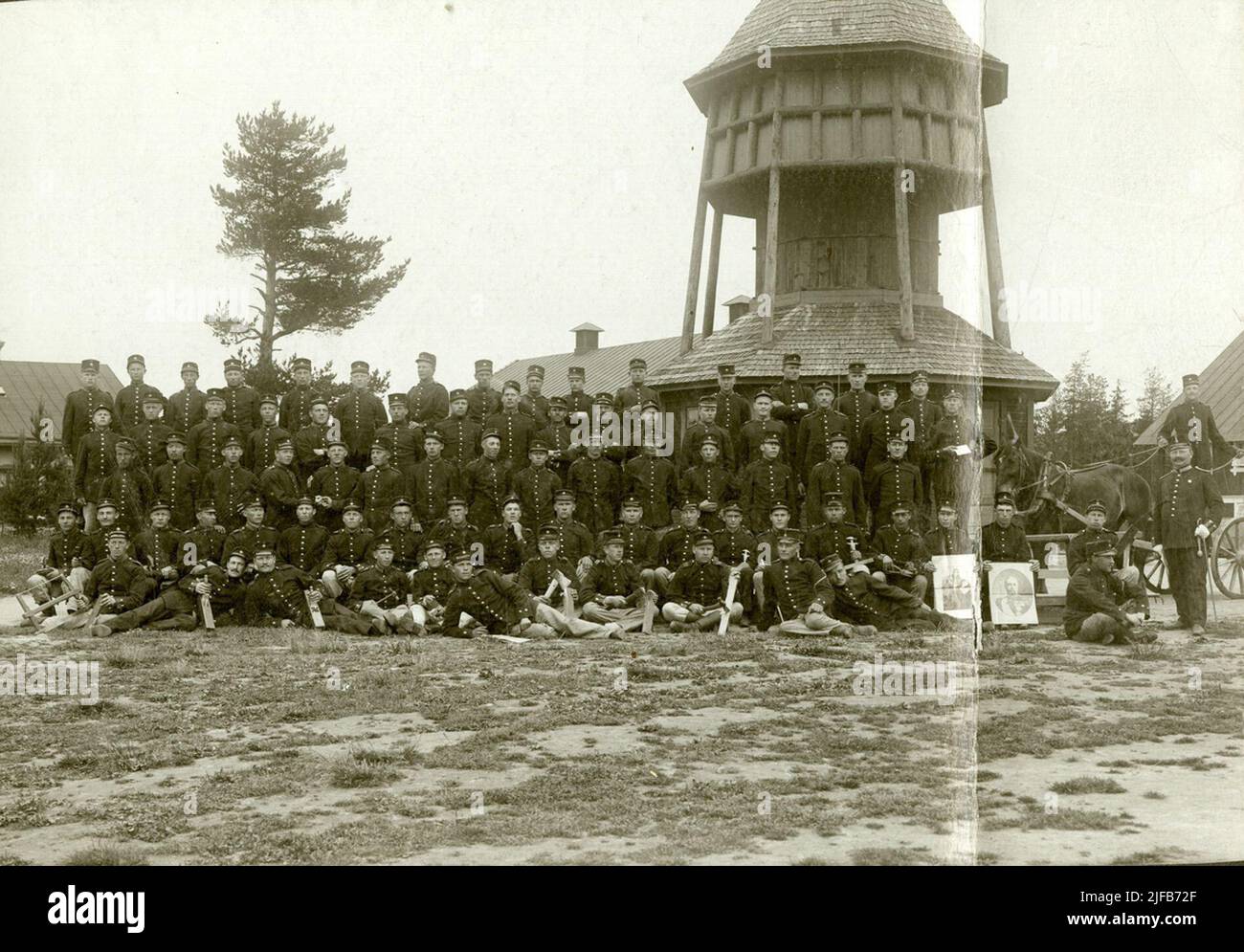 Group portrait of soldiers at Västernorrland's regiment in 28 Stock ...