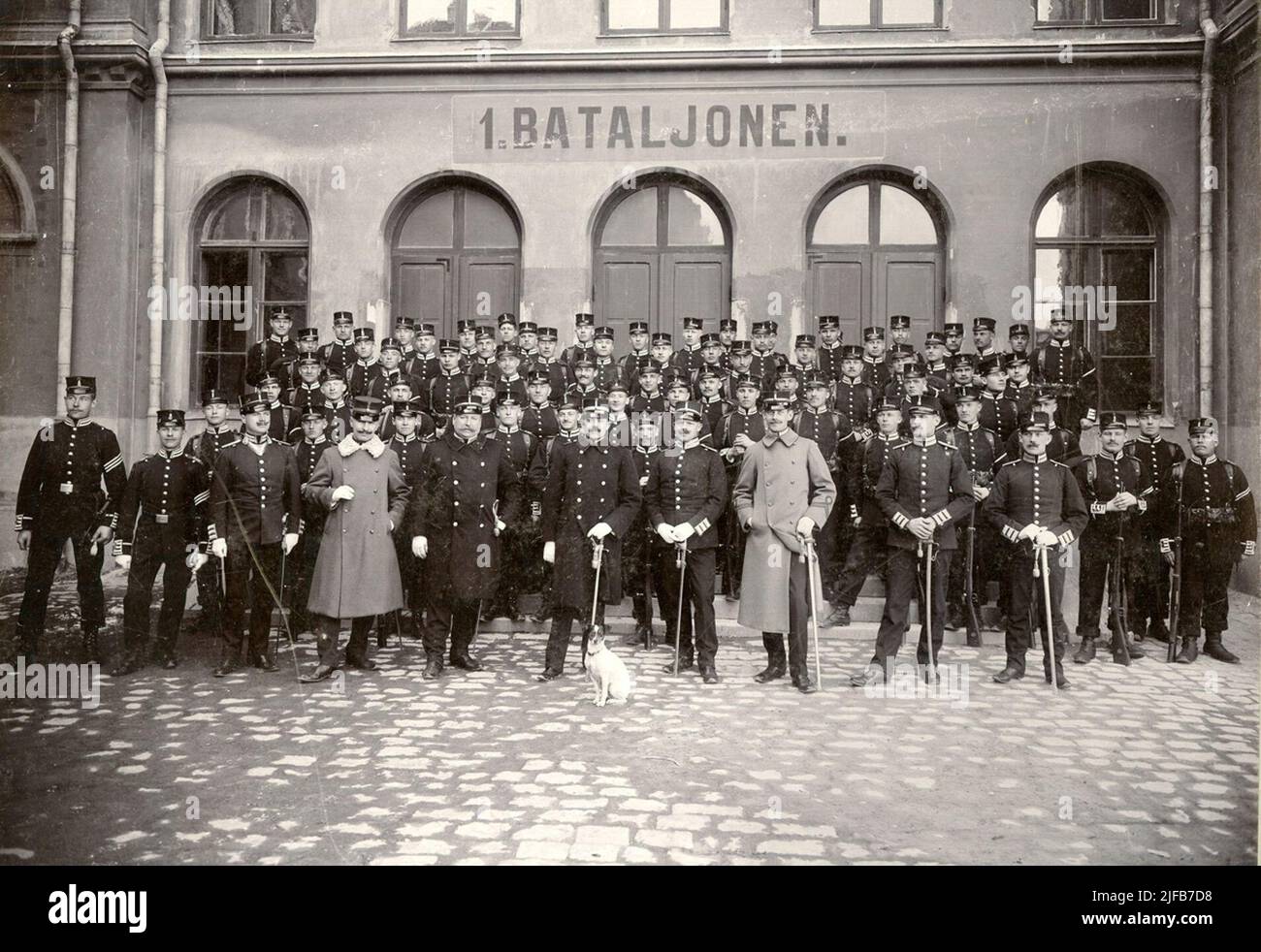 Group portrait of officers and soldiers Stock Photo - Alamy