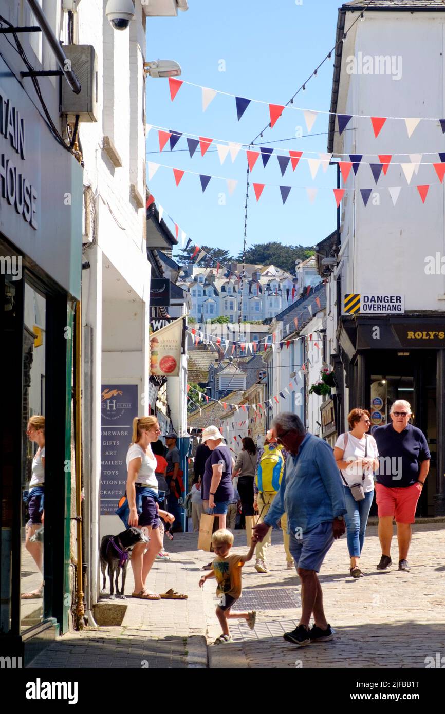 Busy day in the narrow streets of St Ives Cornwall UK Stock Photo - Alamy