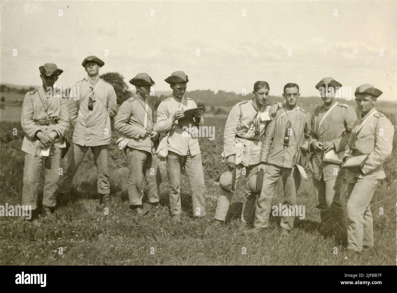 Army training map reading hi-res stock photography and images - Alamy