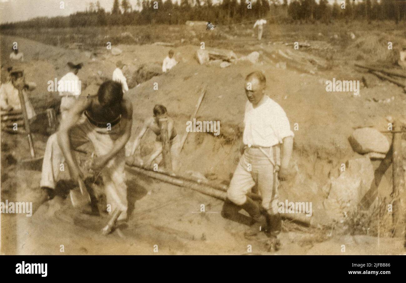 Dig trenches hi-res stock photography and images - Alamy