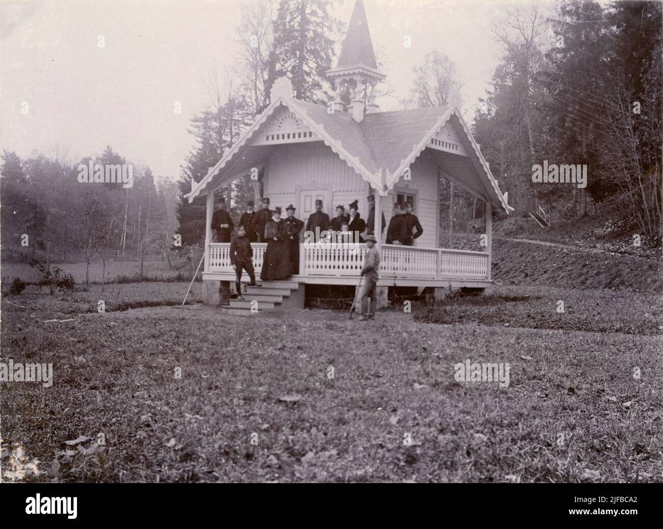 Group picture with soldiers and civilians in front of a building Stock ...