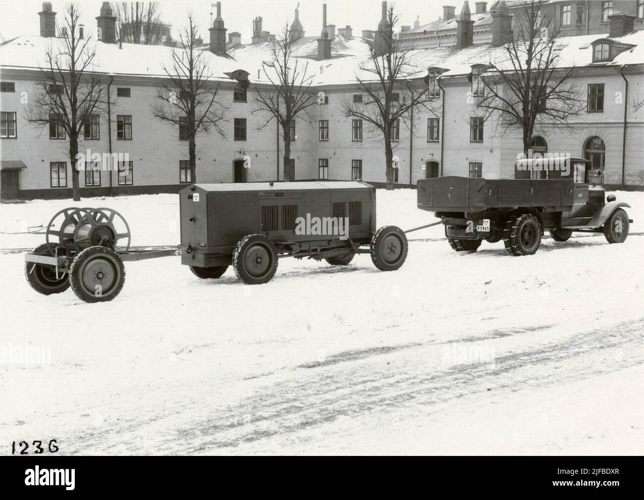 Machine wagon 23 kW and cable cart, deducted by load automobile ...